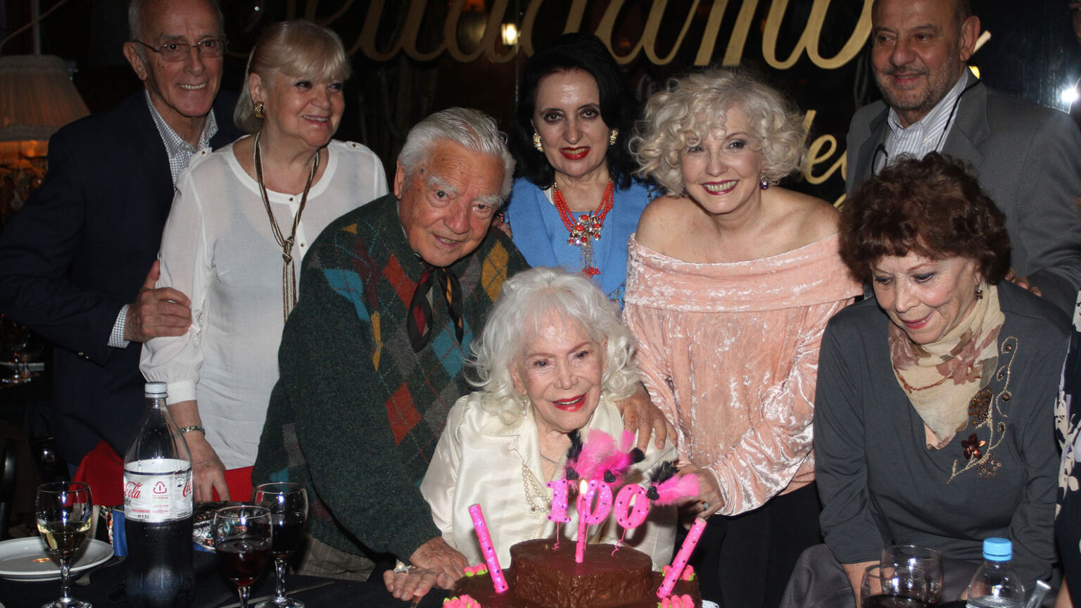 Elena Lucena festejó sus 100 años y Mirtha Legrand le regaló un perfume ...