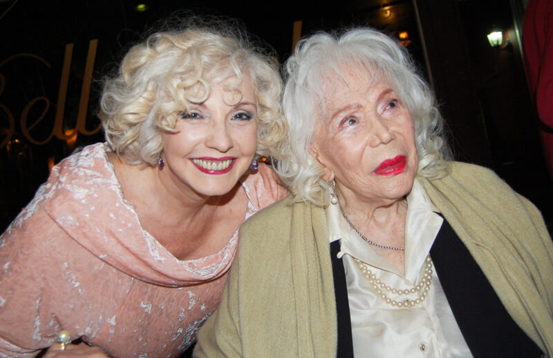 Elena Lucena festejó sus 100 años y Mirtha Legrand le regaló un perfume ...